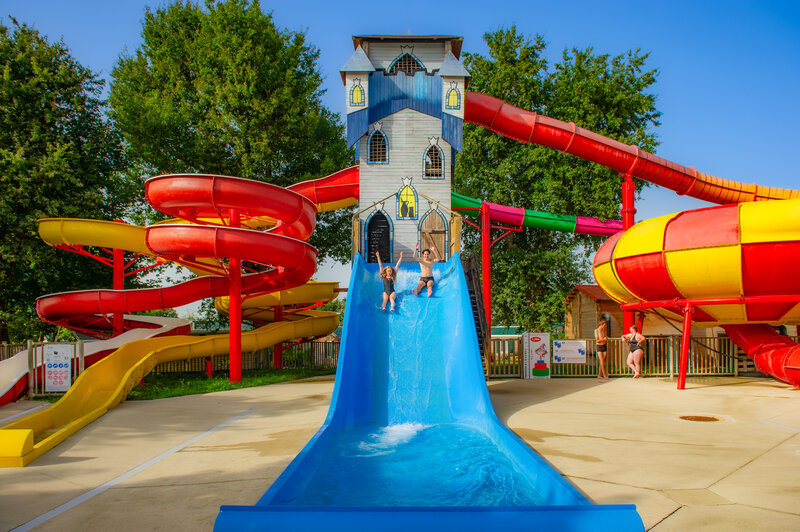 Holiday Park Lac de Ribou - CAPFUN, family holidays in Cholet, Loire Valley
